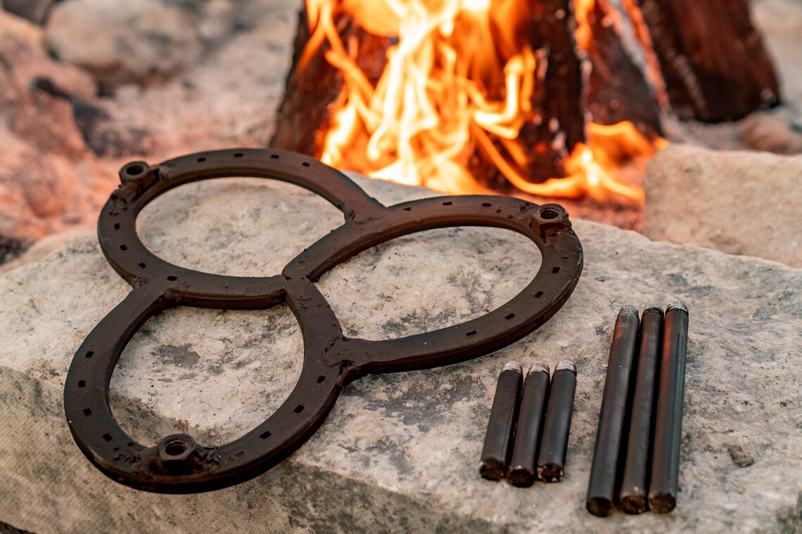 Dutch Oven Lid Lifter & Horseshoe Trivet Kit | Campfire Cooking Tools ...