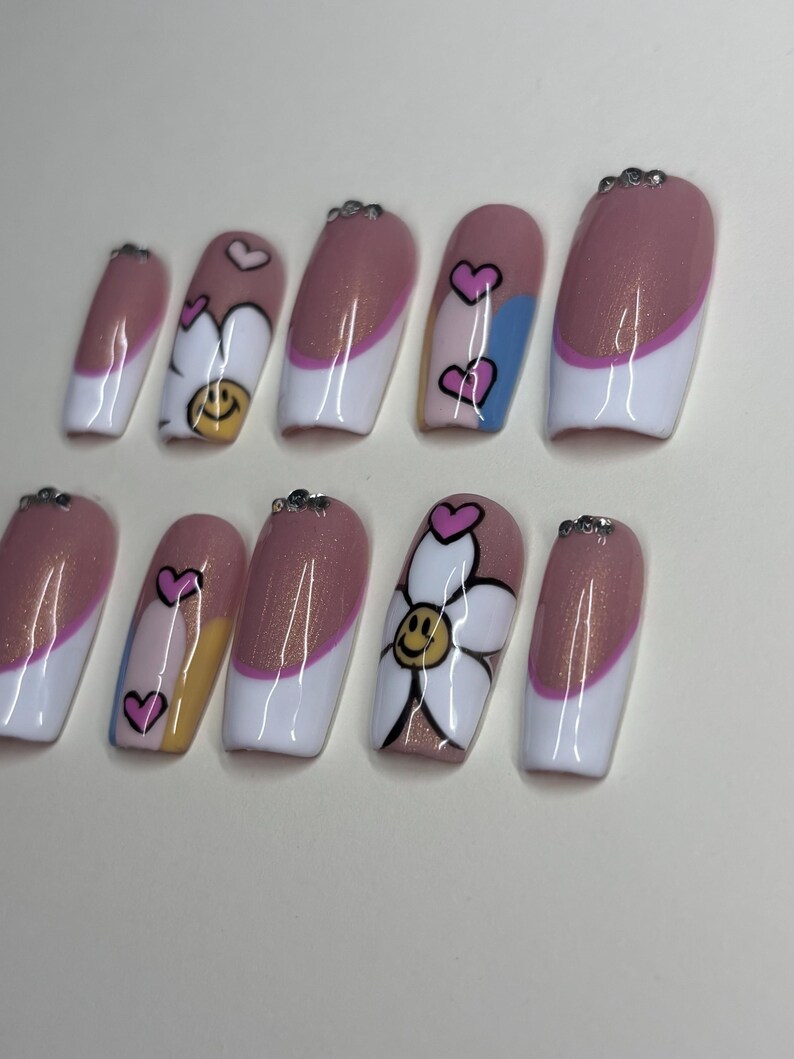 Smiley Flower Press-on Nails With French Tips and Hearts | Medium ...