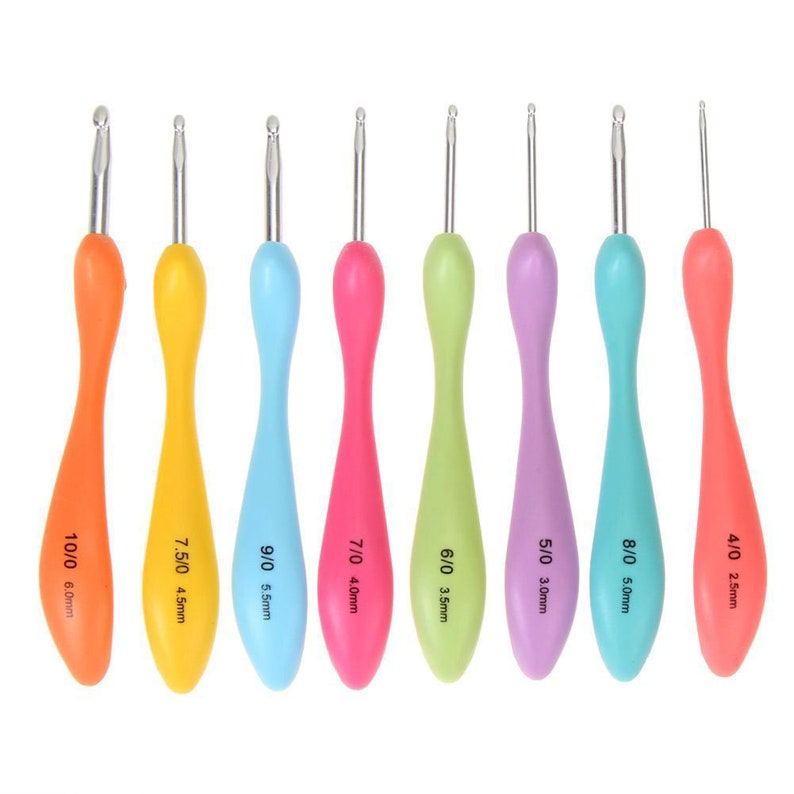 Curved Crochet Hook Set – Includes 8 Hook Sizes, Ergonomic Crochet ...