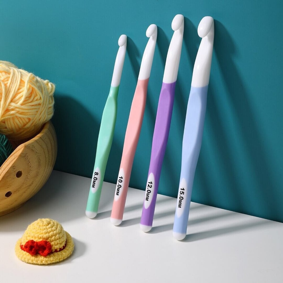 Ergonomic Soft Handle Jumbo Crochet Hook Set - Includes 4 Sizes: 8mm ...