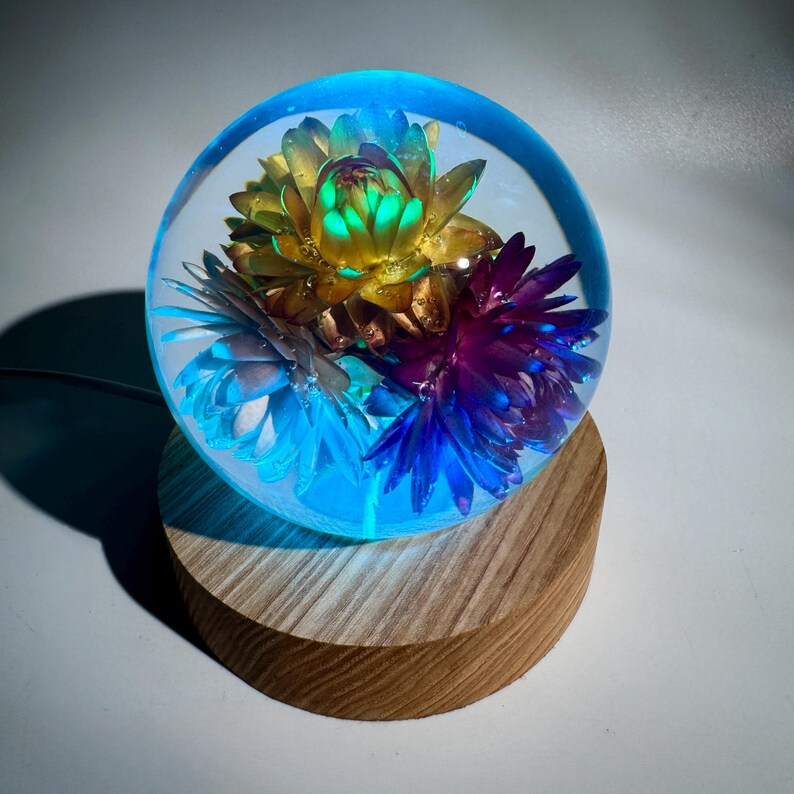 Resin Flower Globe Lamp – LED Light With Preserved Everlasting Flowers ...