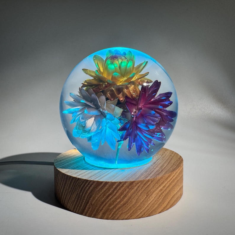 Resin Flower Globe Lamp – LED Light With Preserved Everlasting Flowers ...