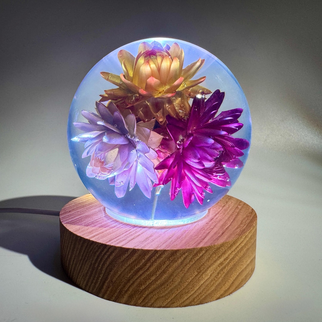 Resin Flower Globe Lamp – LED Light With Preserved Everlasting Flowers ...