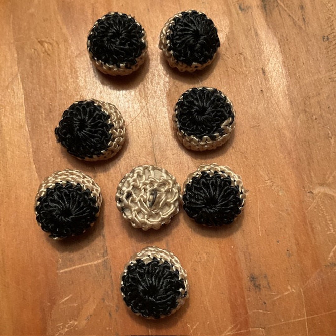 Vintage Crochet Buttons / Set of 8 / Black & Cream / Shank Back - Etsy