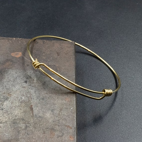 Expandable wire bracelet store