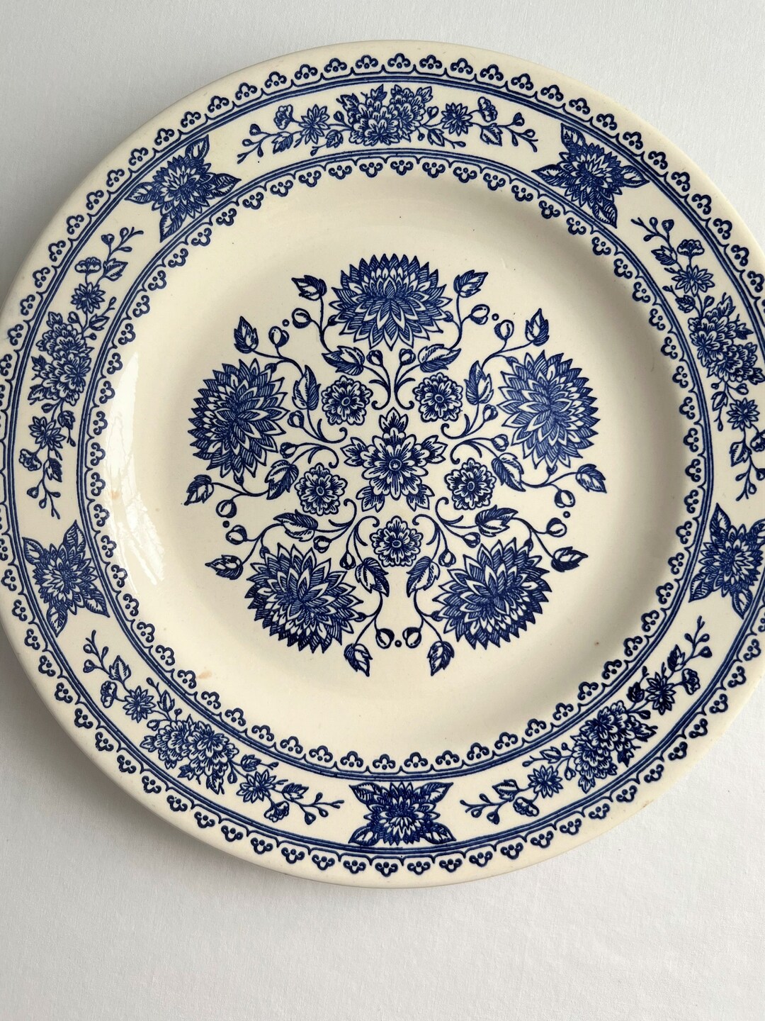 Mid-century Blue Chrysanthemums on White 10" Plate Blue White China USA ...