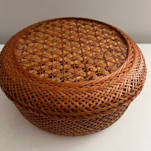 Mid-century Round Covered Basket Flower Design Weave - Etsy