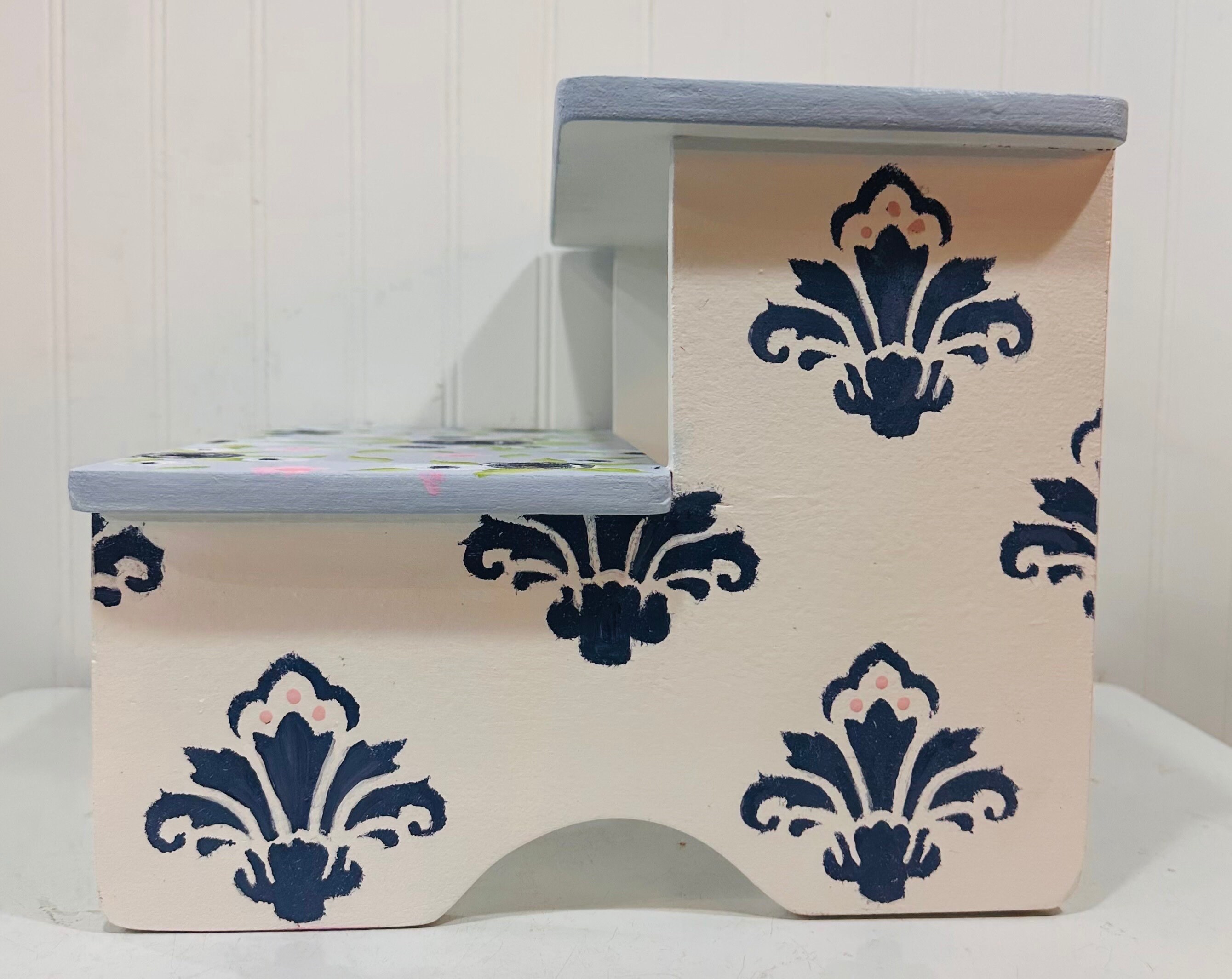 Kitchen Stool, Flowers Boho, Vintage Roses, Navy Blue Roses, Bathroom ...