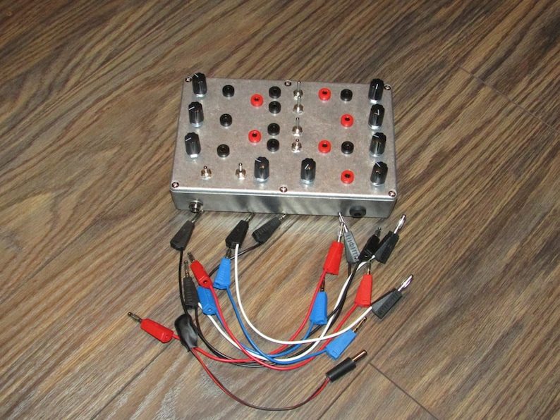 4 Oscillator Patchable Crackle Box // Noise Synth With Patch Bay ...