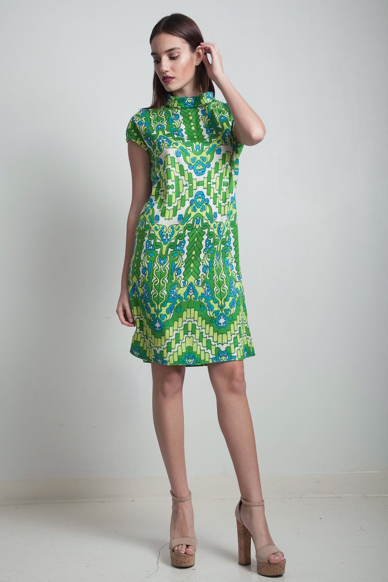 Vintage 70s Green Printed Mini Shift Dress Acrylic Fold Over Collar Cap ...