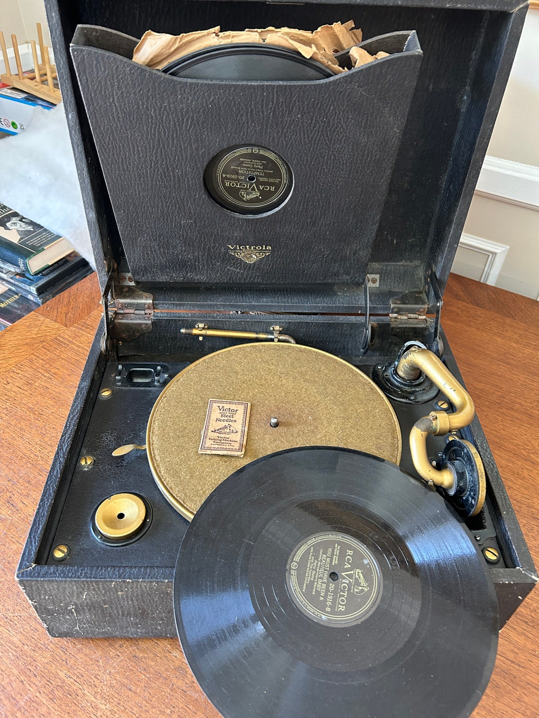Antique Victrola "talking Machine" Portable Phonograph 4 "a" W/crank ...