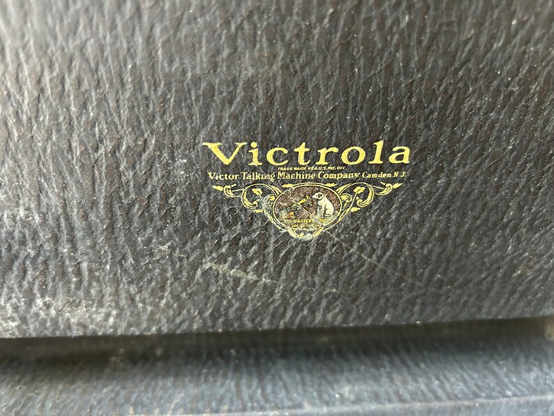 Antique Victrola "talking Machine" Portable Phonograph 4 "a" W/crank ...