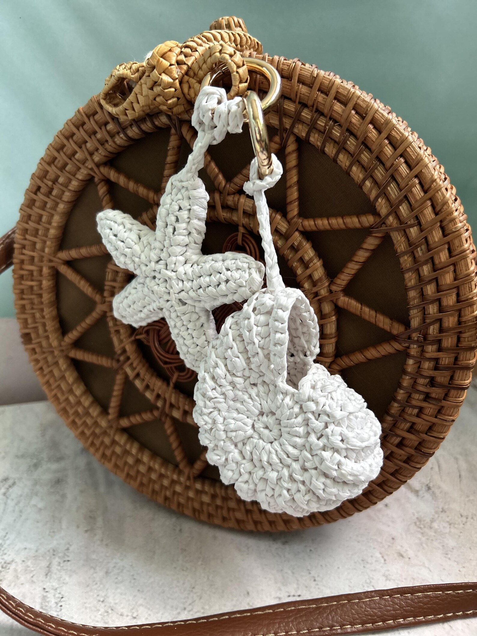 Crochet Raffia Seashell Keychain: Ocean-themed Bag Charm - Etsy