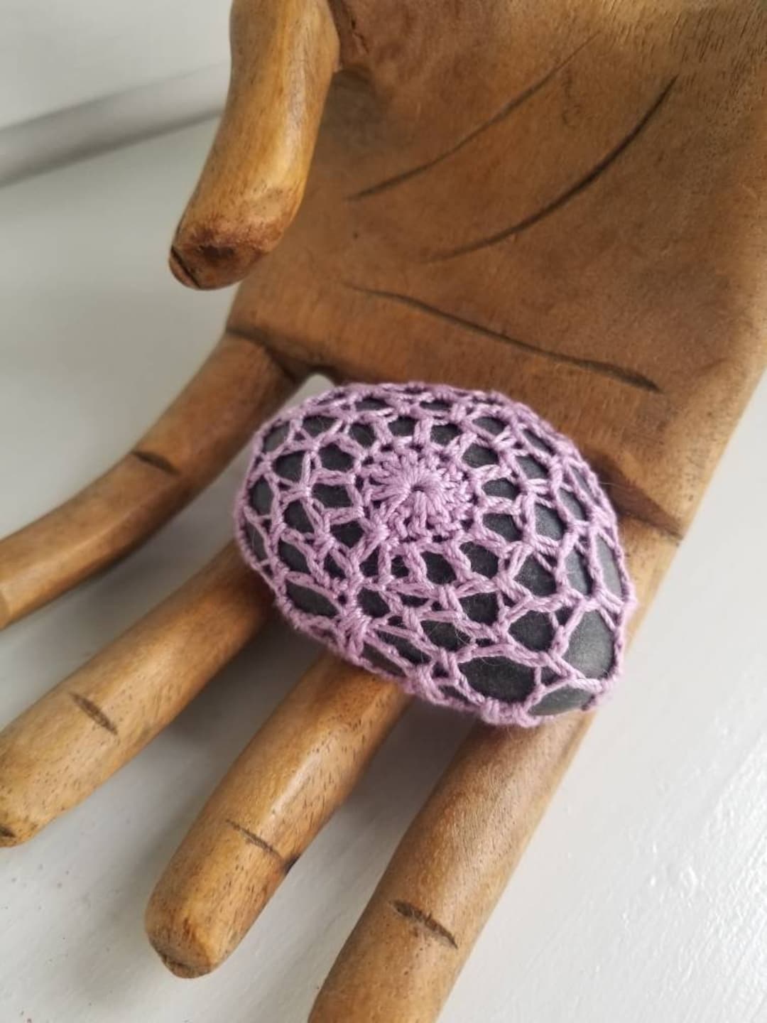 Pierre au crochet / autel de méditation / yoga / don spirituel / cadeau ...