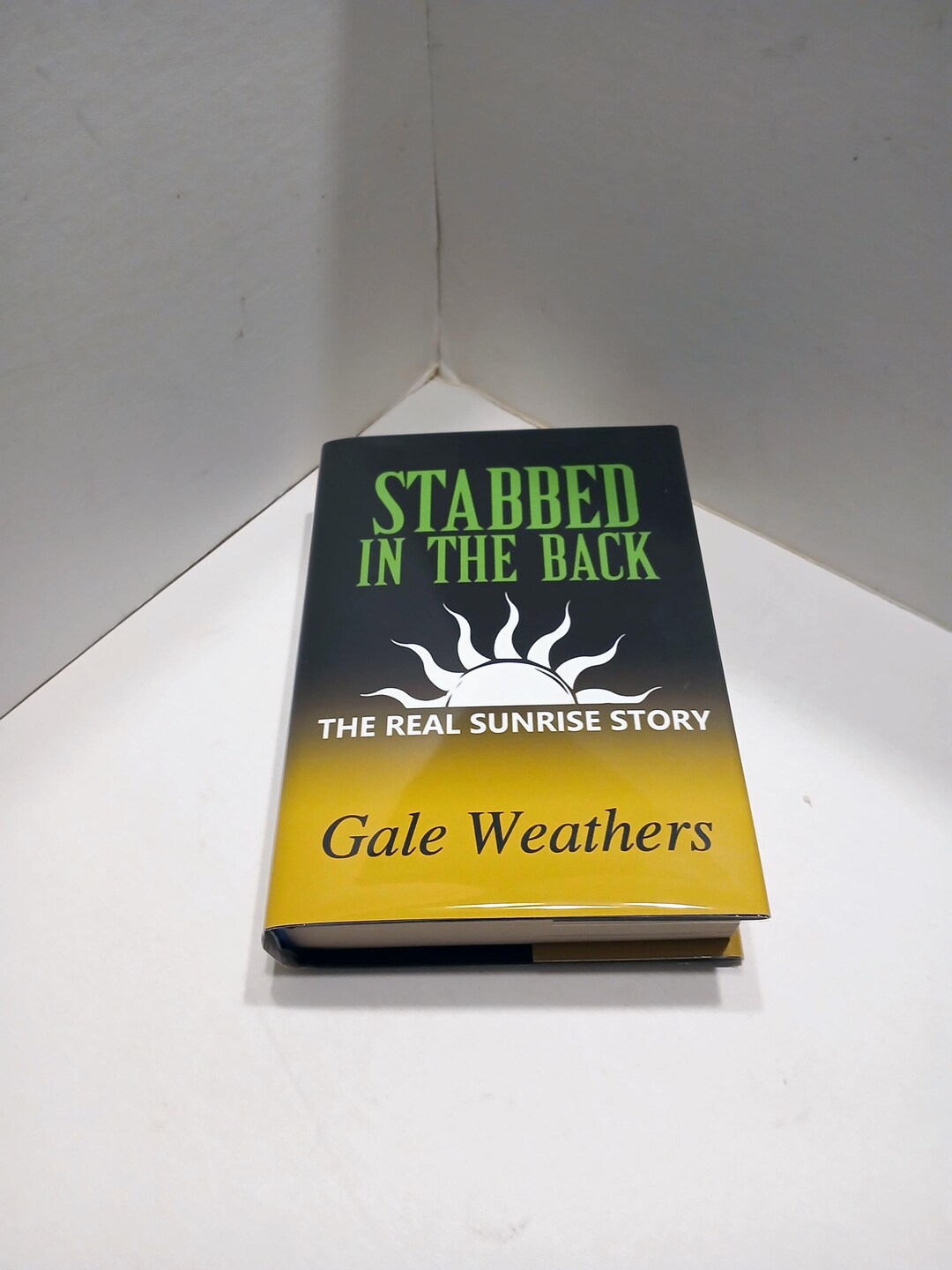 Scream Movie Prop: "stabbed in the Back" Book With Gale Weathers Dust ...