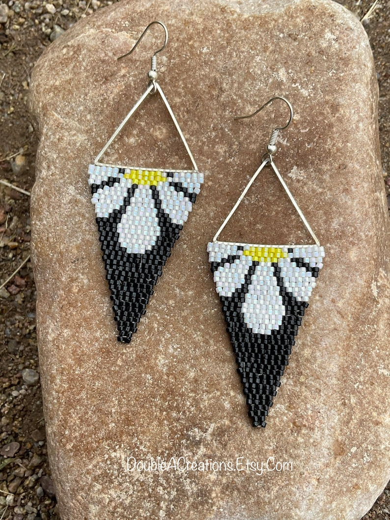 Daisy Triangle Beaded Earrings - Etsy