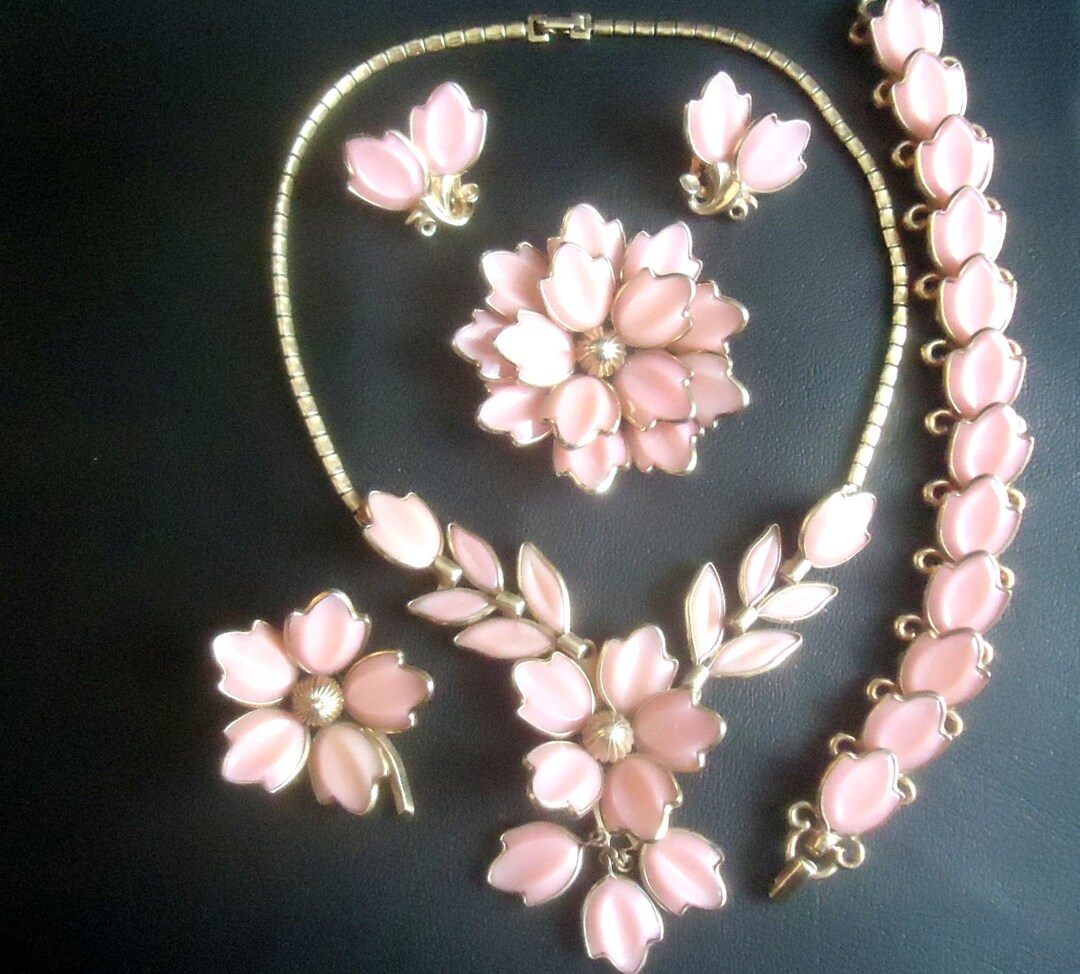 Trifari Crown Signed Alfred Philippe Dogwood Poured Molded Glass Cotton Candy Pink Necklace ...