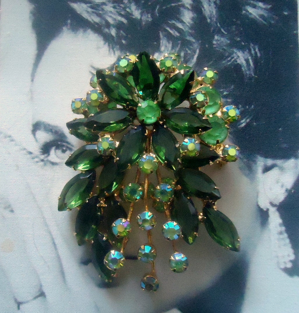 Delizza and Elster A/k/a Juliana Tiered Evergreen Flower Floral Figural ...