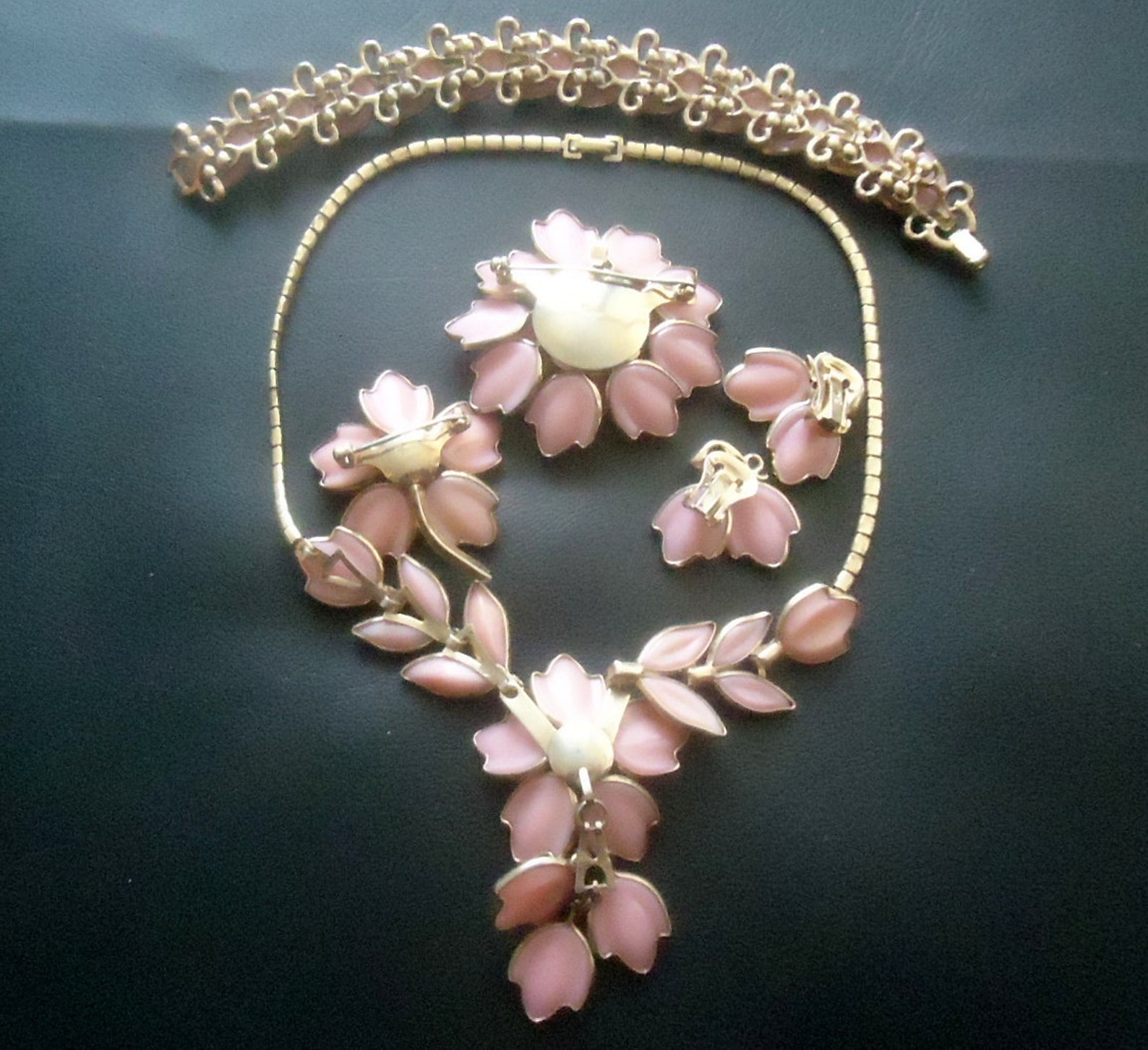 Trifari Crown Signed Alfred Philippe Dogwood Poured Molded Glass Cotton ...