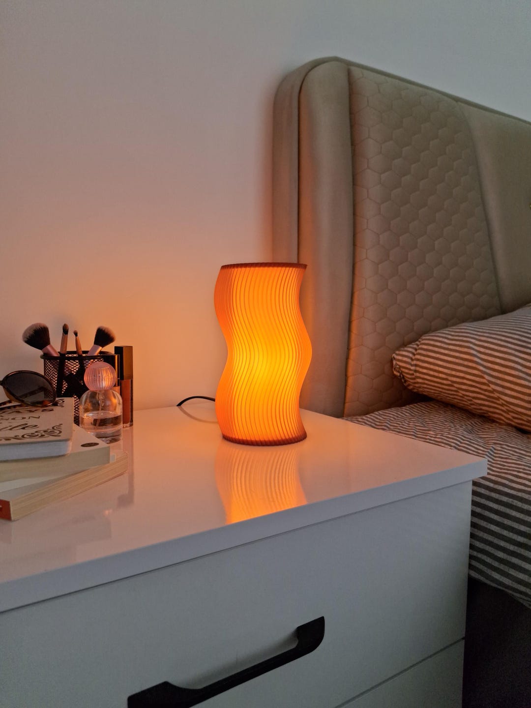Modern Table Lamp: Amber Waveform Design, Sustainable PLA Lighting - Etsy