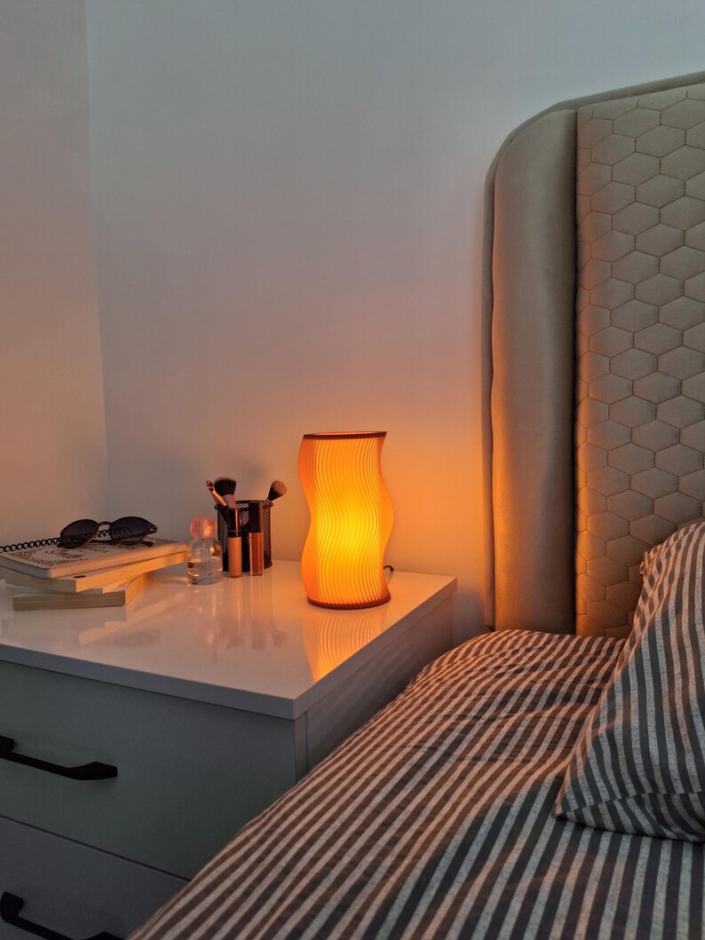 Modern Table Lamp: Amber Waveform Design, Sustainable PLA Lighting - Etsy