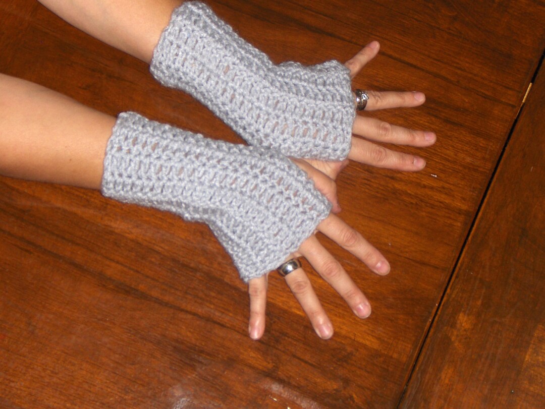 Fingerless Gloves the Grey Goose Light Gray Crochet Rustic Texting ...