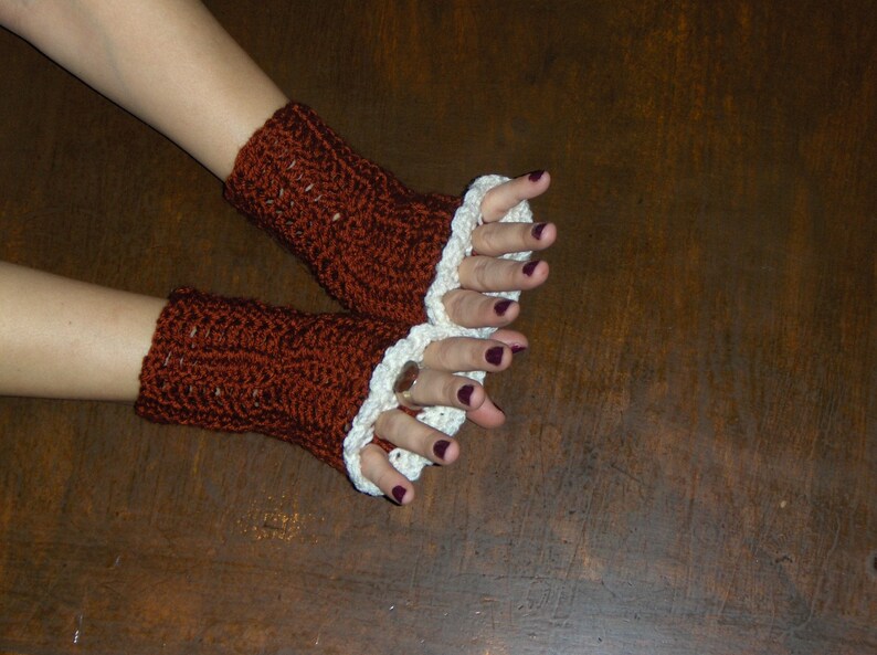 Lady Penelope, Rust Red and Ivory Fingerless Slotted Finger Gloves ...