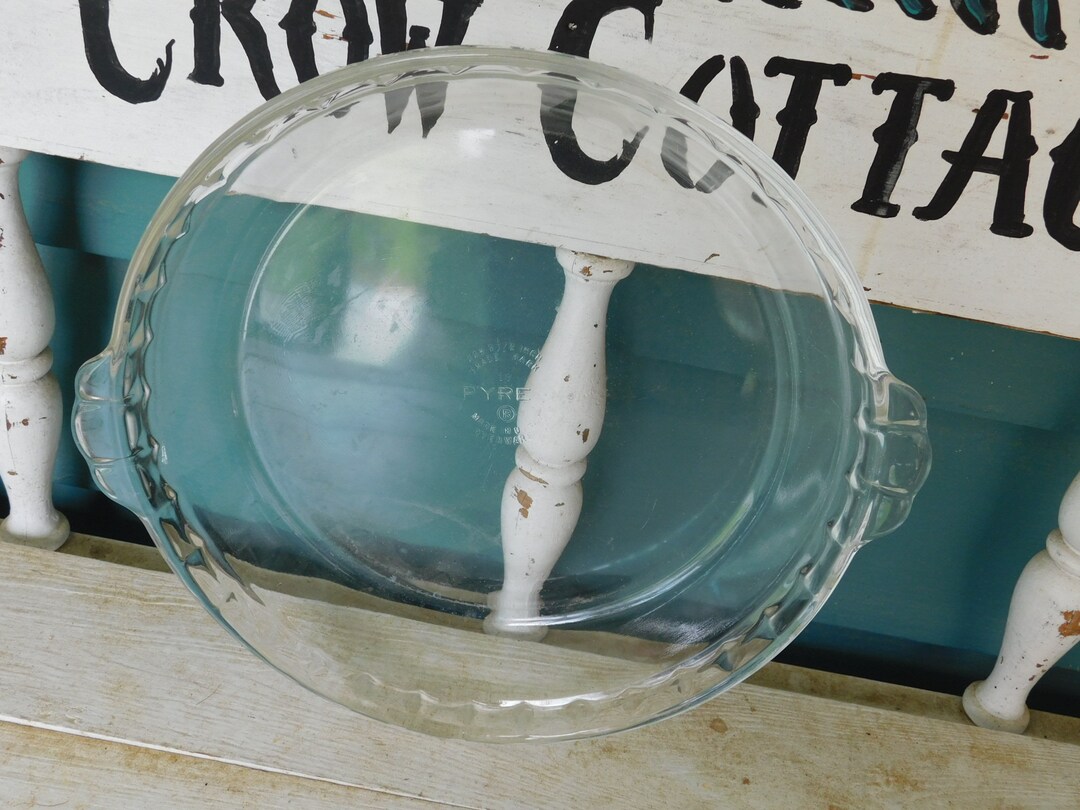 Vintage Pyrex Glass Pie Dish. 9 1/2" Fluted or Scalloped Edge Pie Pan ...
