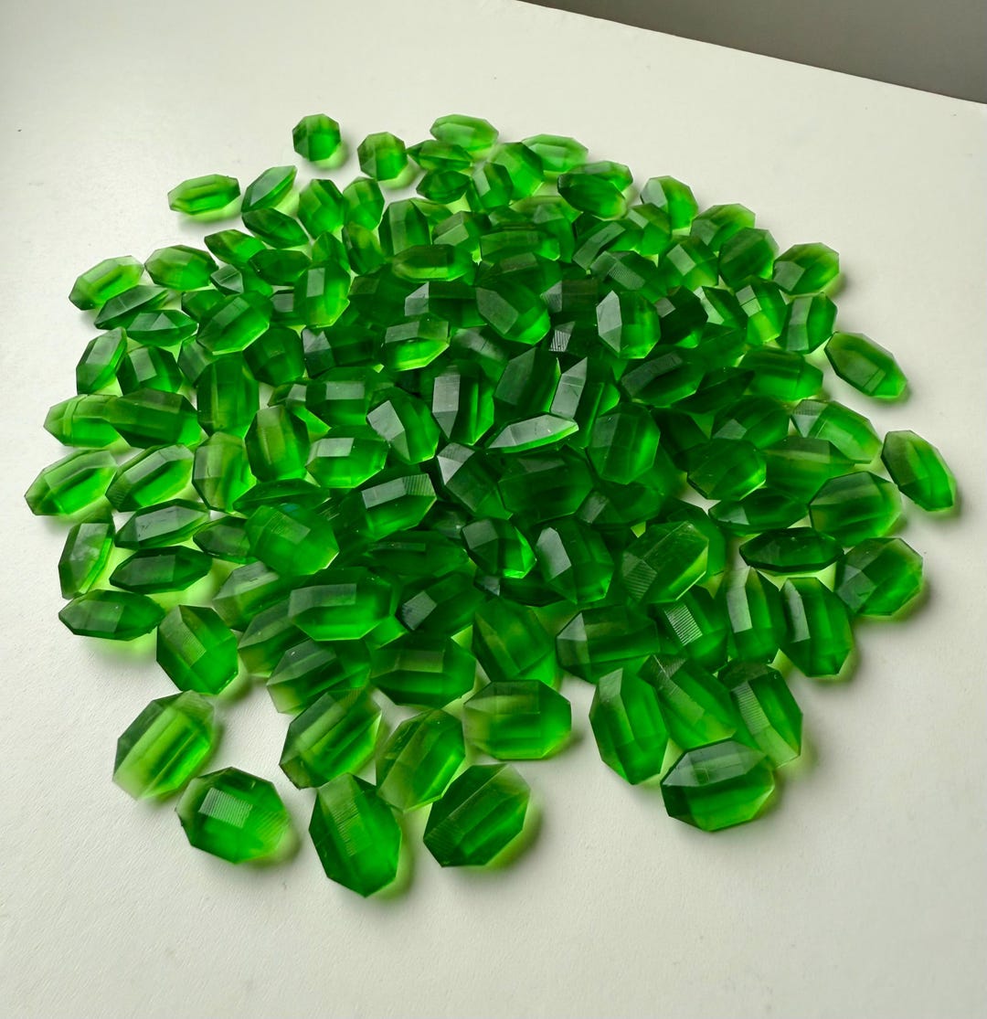 Minecraft 3D Emeralds - Gamer Gift - Replica Gemstones - Geek Room ...