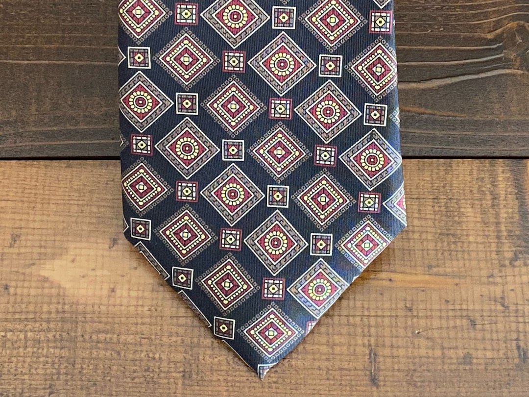 Vintage Mens Silk Necktie. 3.5 Wide, Black & Red Classic Foulard ...