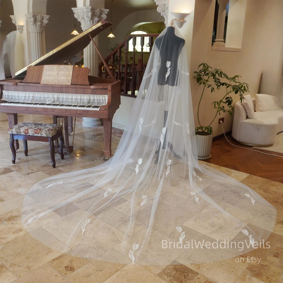 Cathedral Drop Mantilla Veil With Tulip Appliques,tulip Flowers Floral ...