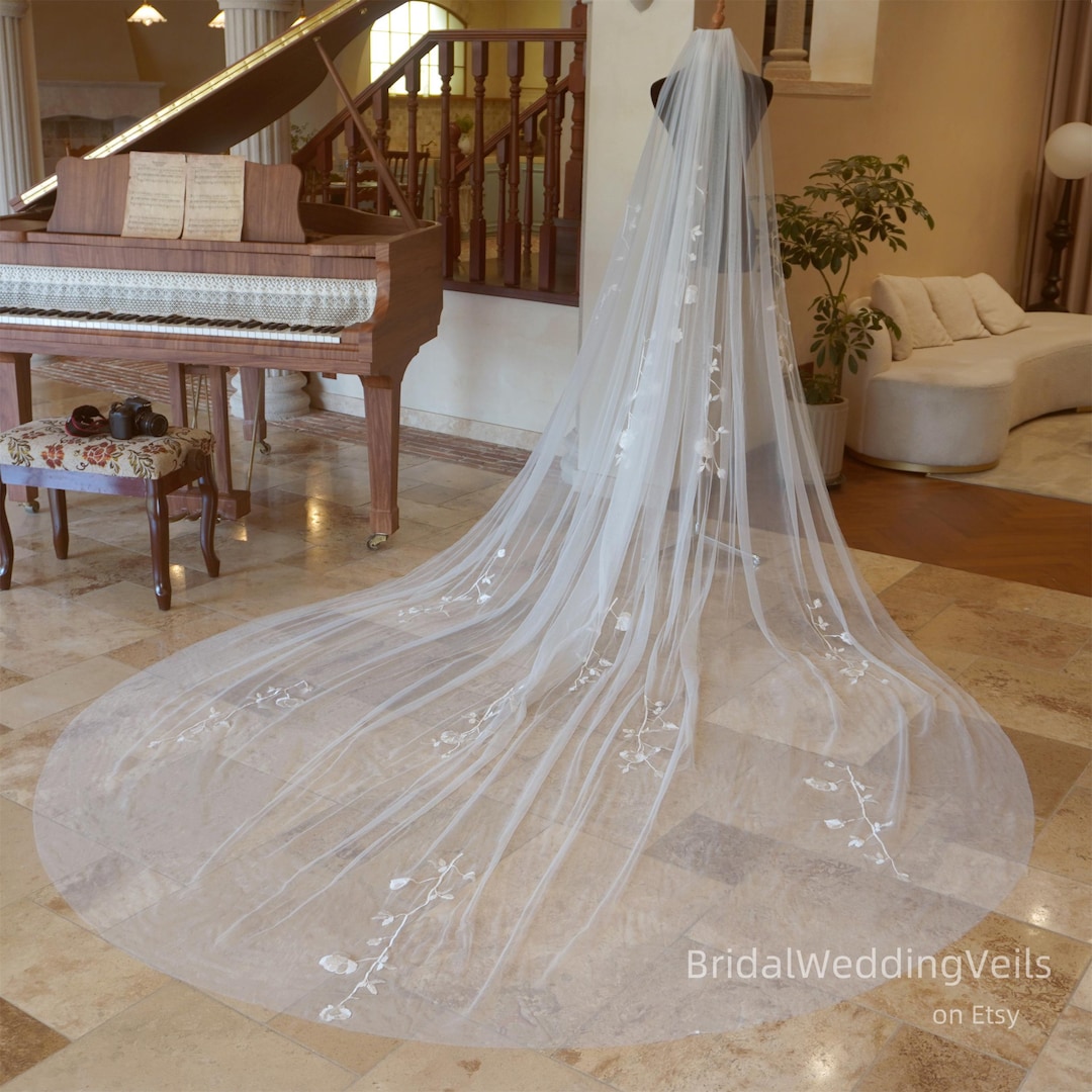 Scattered Rose Flowers Wedding Veil,cathedral Long Veils for Bride ...
