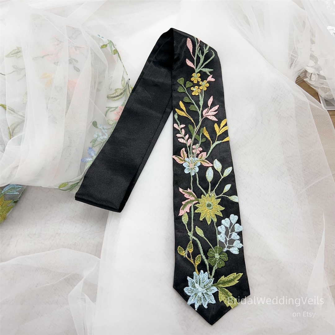 Wildflower Necktie, Floral Groom Tie, Unique Tie for Groom, Groomsmen ...