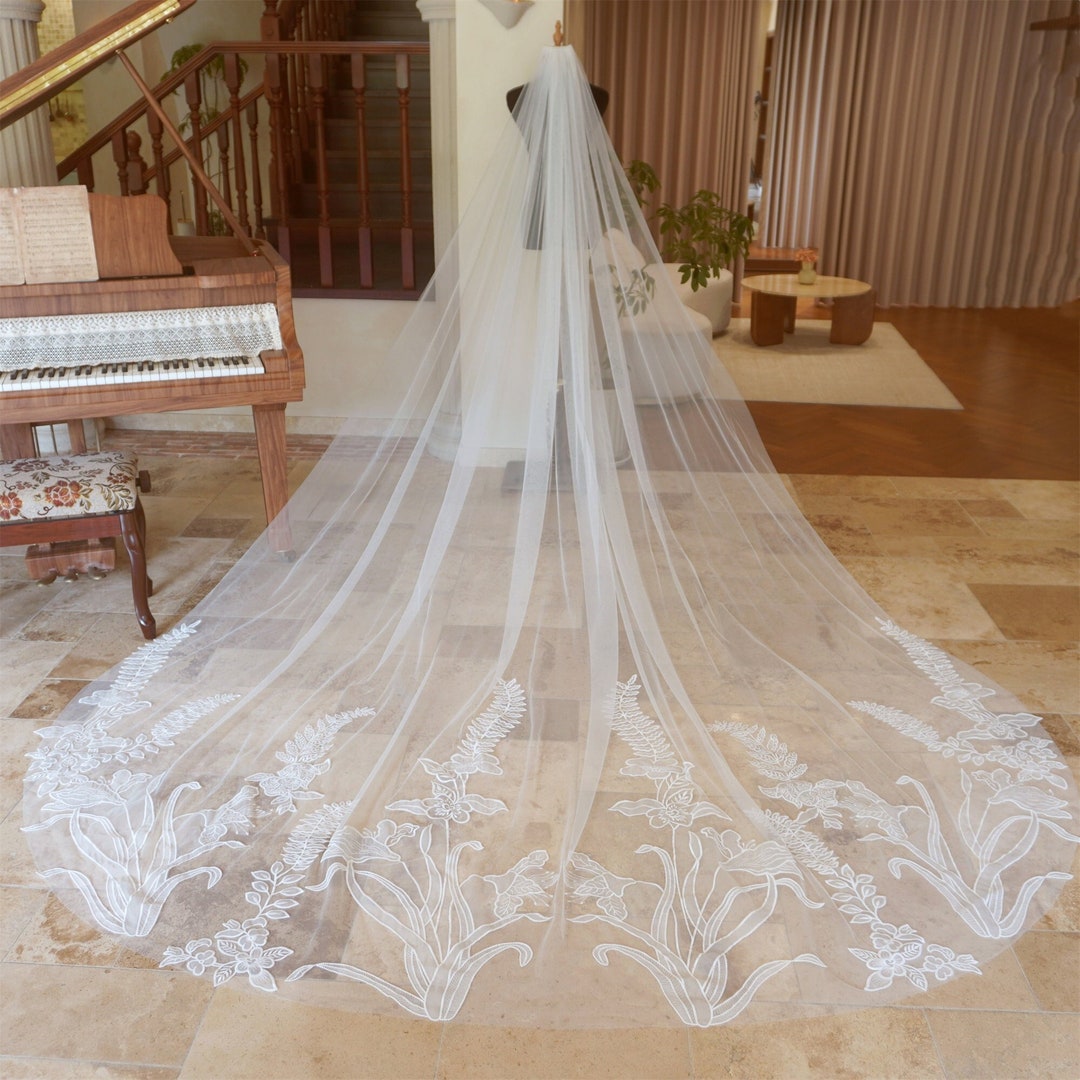Handmade Customized Veil,ivory Cathedral Wedding Veil With Hand-painted ...