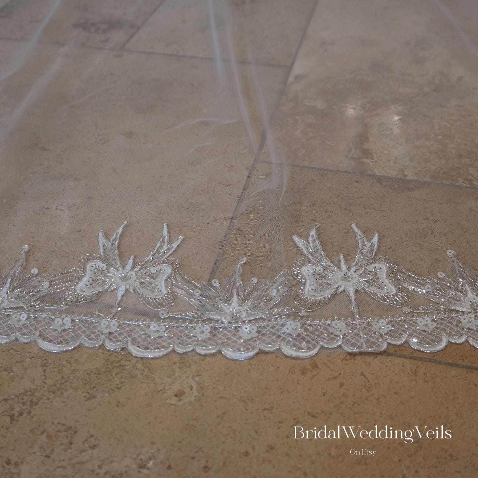 Velo de novia tipo mantilla, con ribete de encaje brillante con cuentas ...