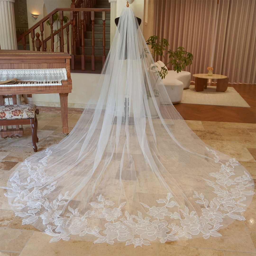 Handmade Customized Veil,ivory Cathedral Wedding Veil With Hand-painted ...