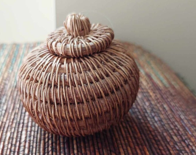 Vintage First Nations Native Woven Pine Needle Lidded Basket - Etsy