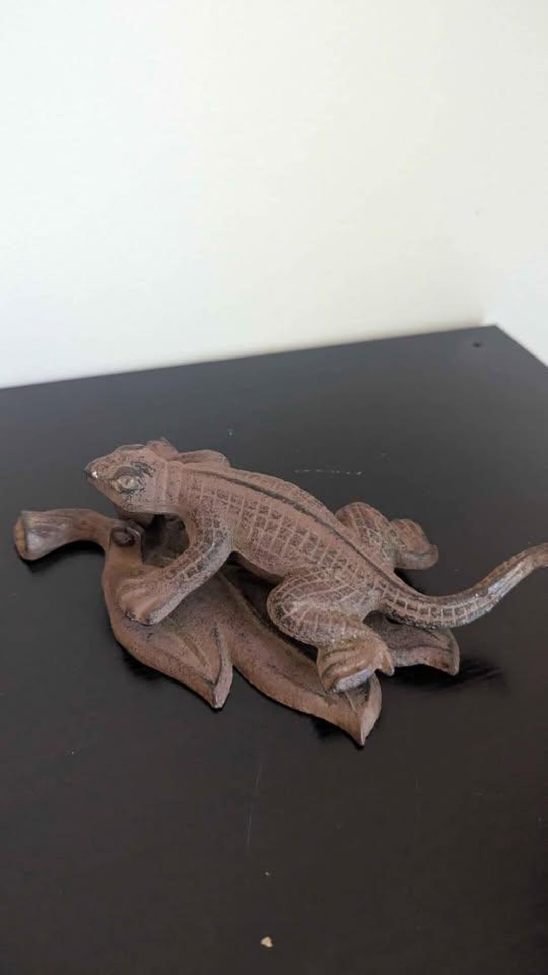Cast Metal Lizard on a Leaf Door Knocker - Etsy