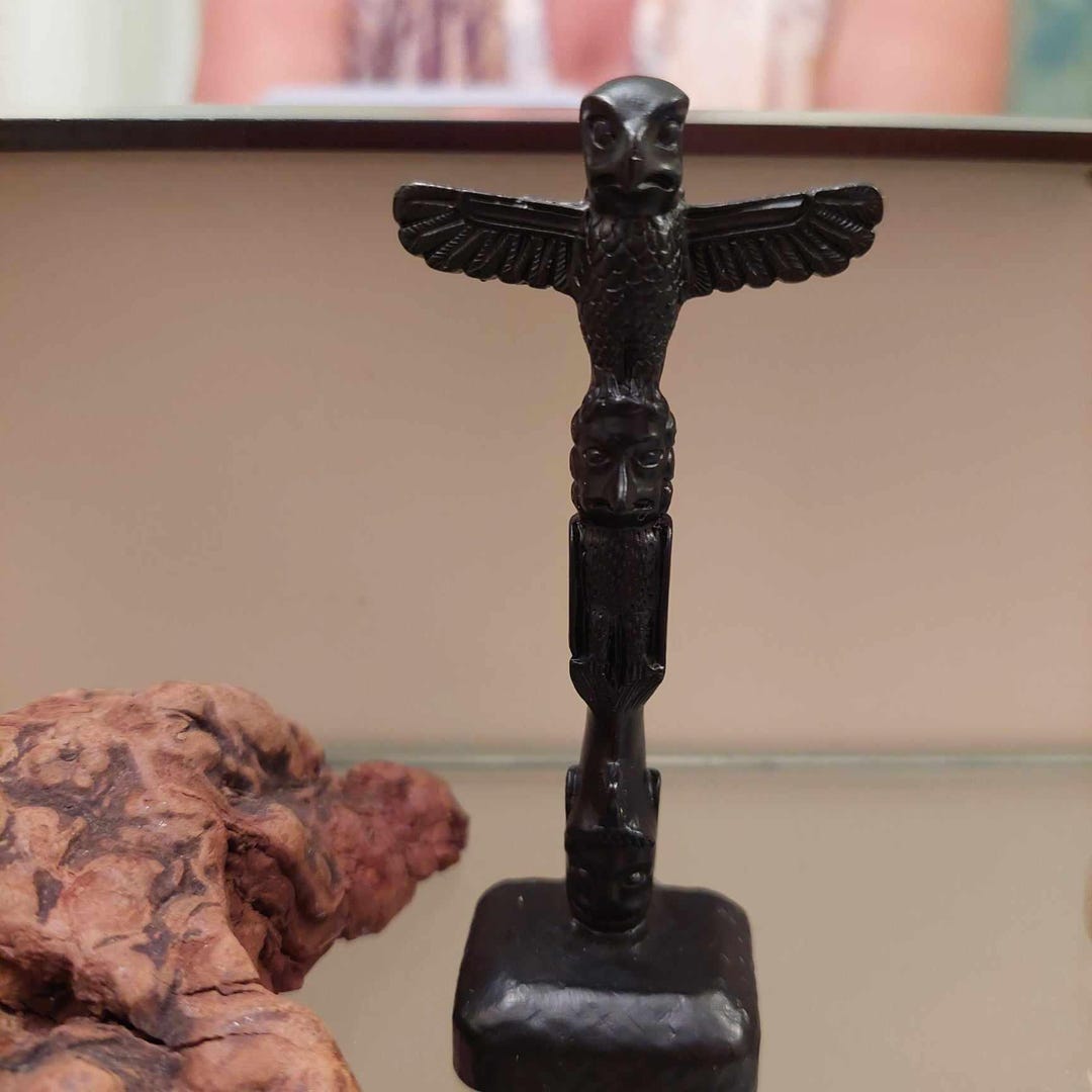 SMALL BOMA Eagle Native Totem Pole Statue - Etsy