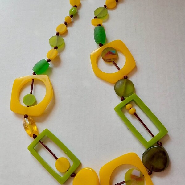 Bakelite Circles Necklace - Etsy