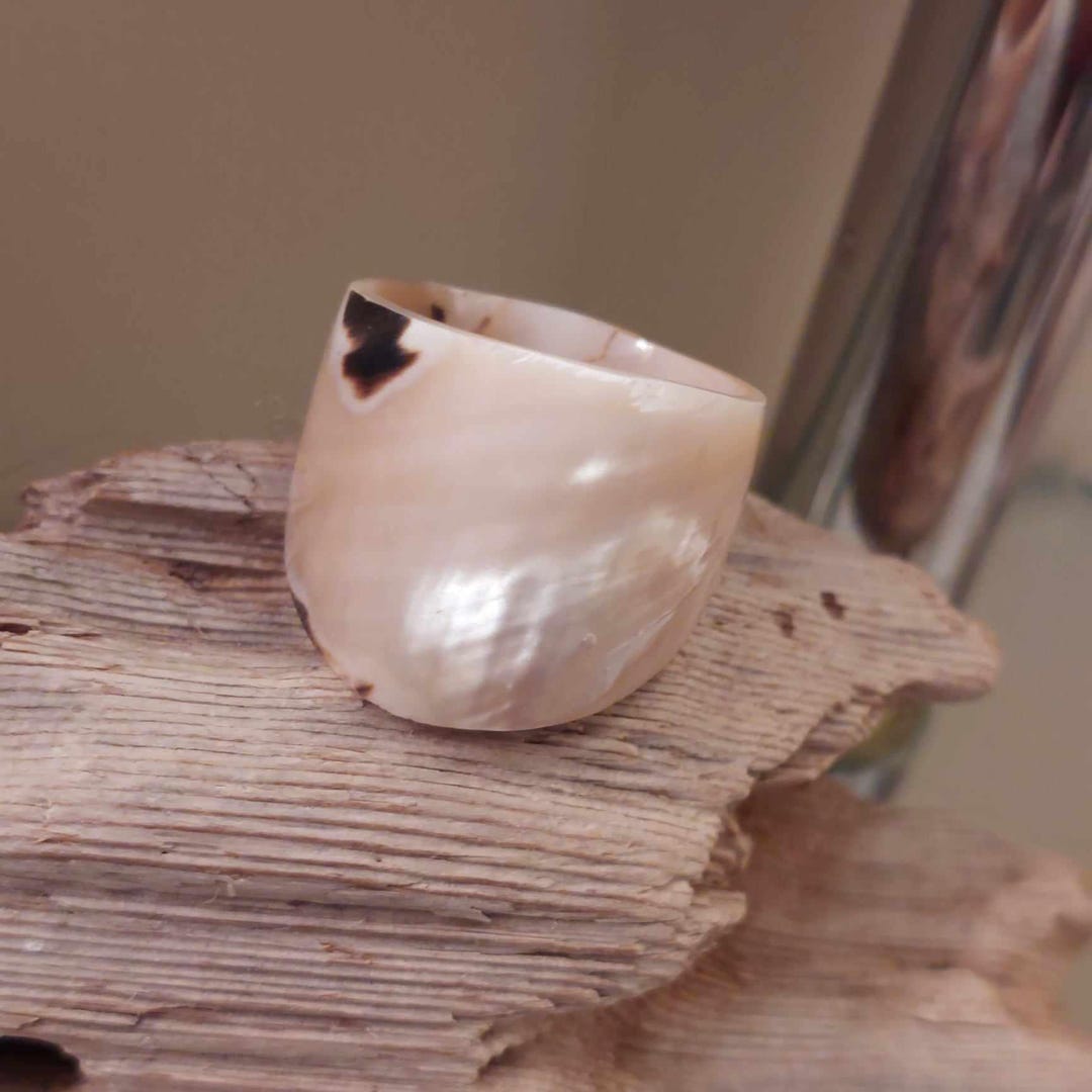 Vintage Large Carved Shell Ring- Size 8.5 - Etsy