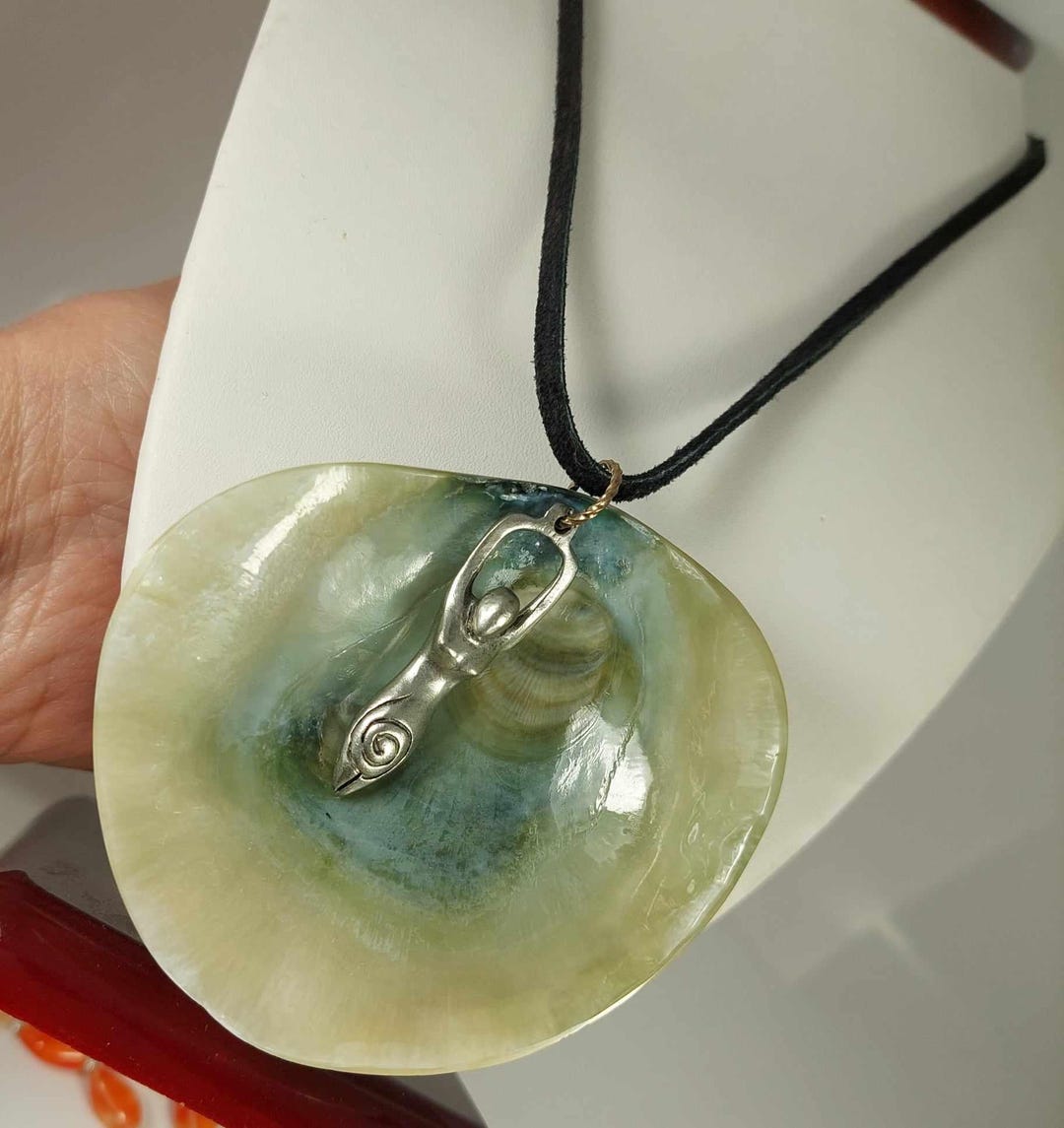 Natural Green Clam Shell Goddess Pendant Necklace - Etsy
