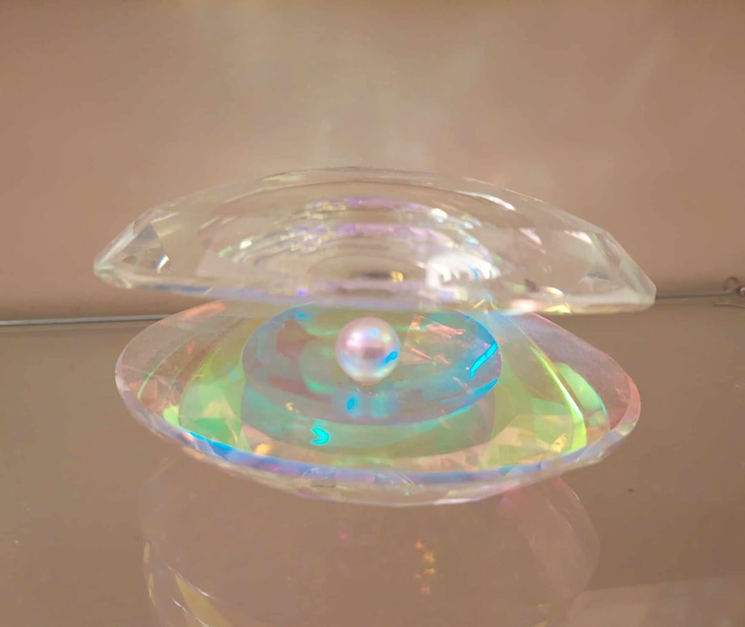 Faceted Crystal Glass Iridescent Clam Shell With Pearl, SIGNED Oleg ...