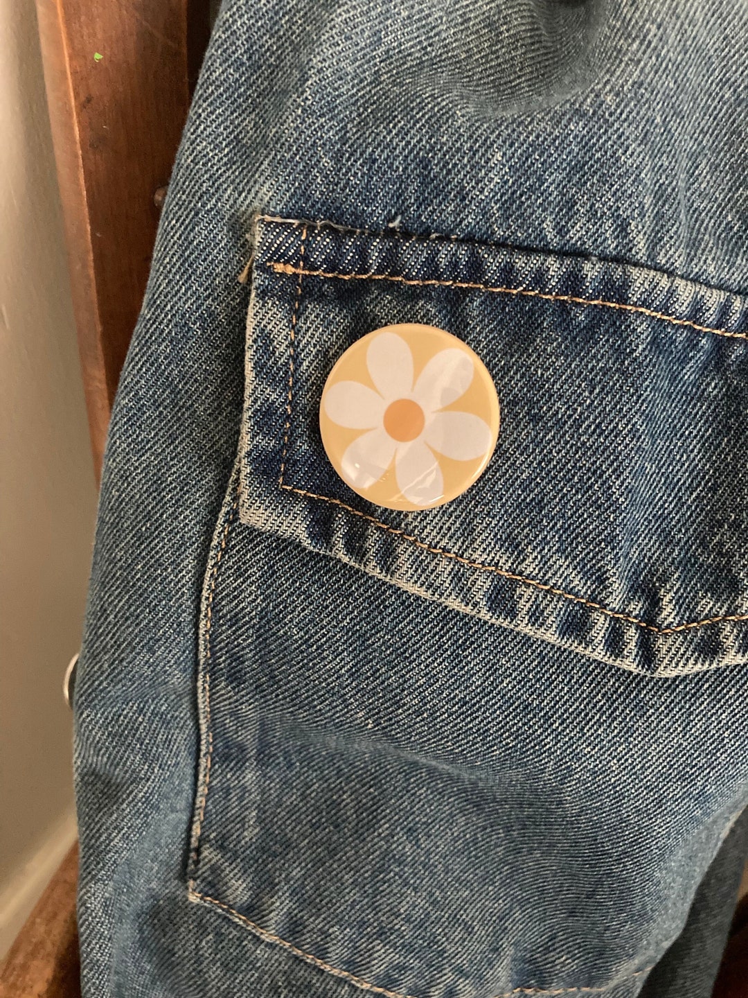 DAISY BUTTON : Flower Button / Daisy Pin / Mini Button - Etsy