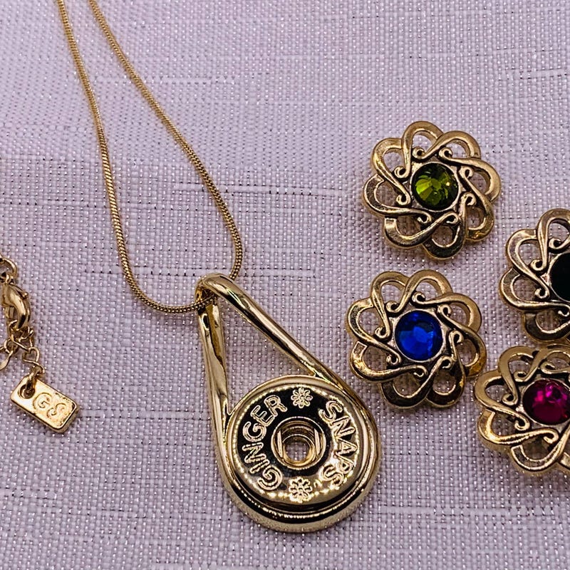 Buttons Necklace - Etsy