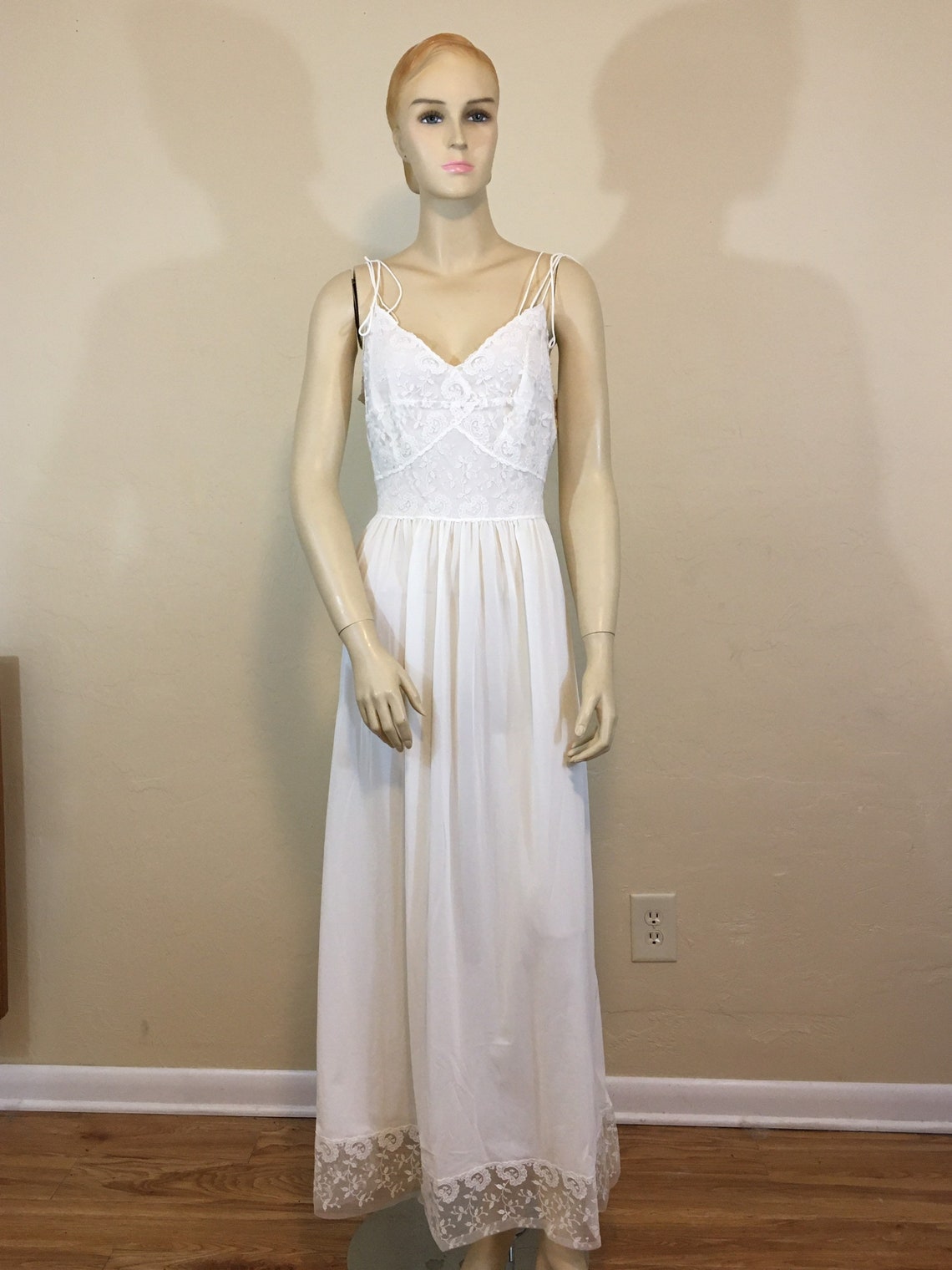 1950's Vintage Negligee White Nylon With Lace And// Pinup - Etsy