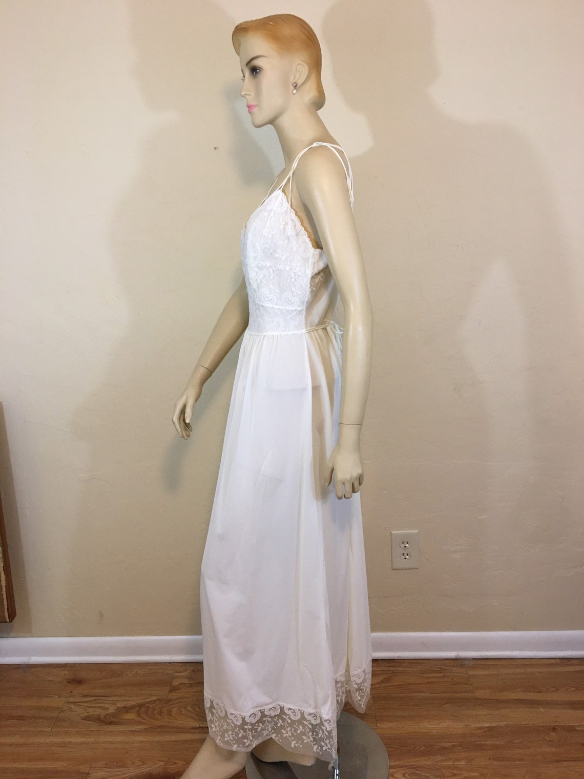 1950's Vintage Negligee White Nylon With Lace And// Pinup - Etsy