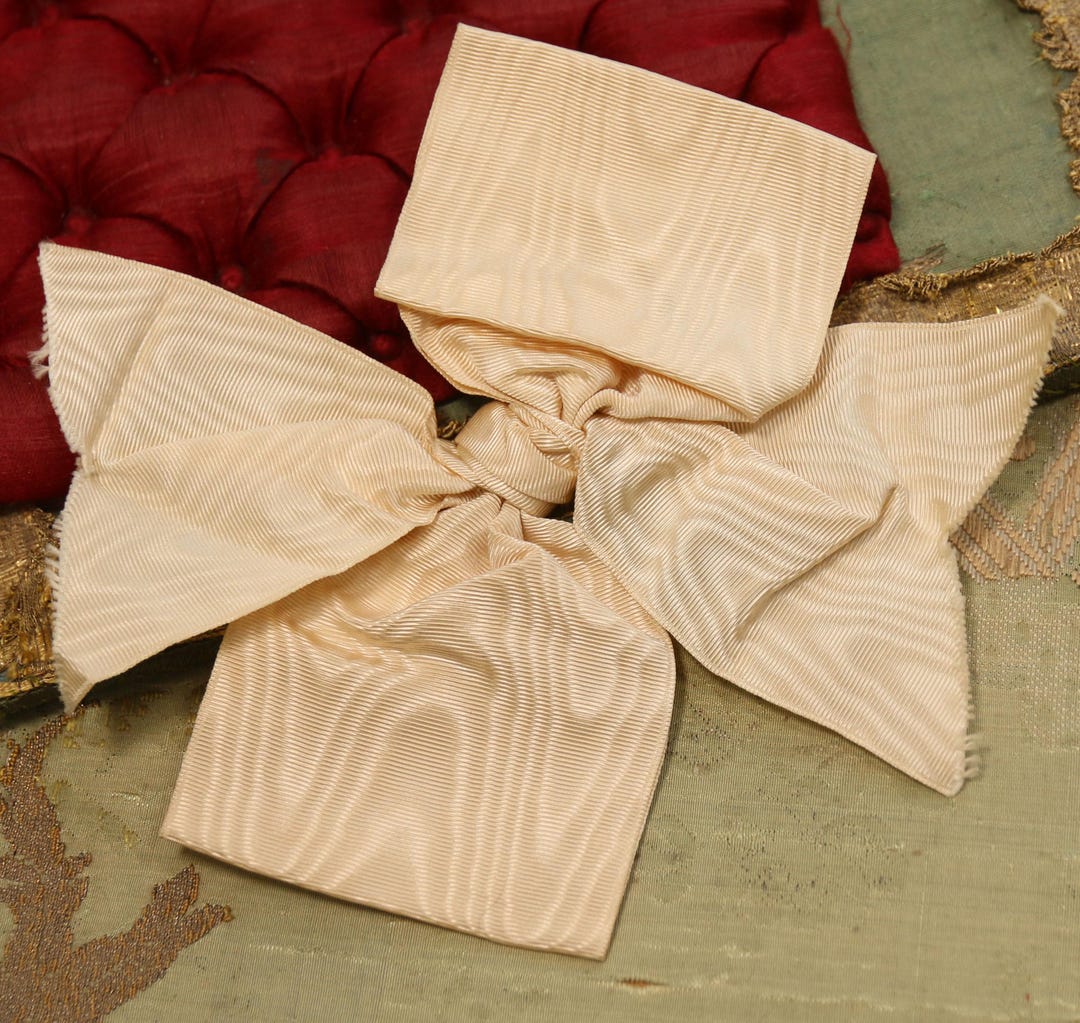 Antique Lush Moire Faille Silk Cream 1900s Bow Silk Ribbon Gorgeous ...