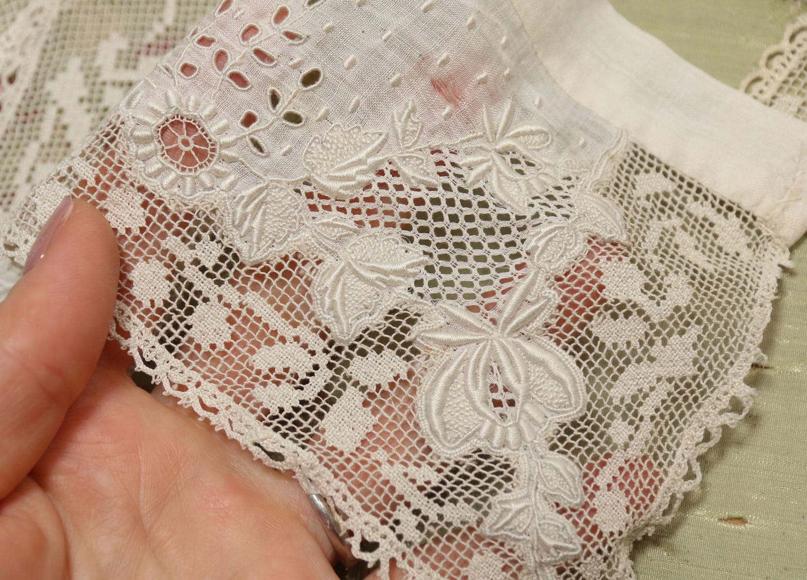 Antique Set Cotton Whitework Collar Cuff Roses Lace Trim Piece off ...