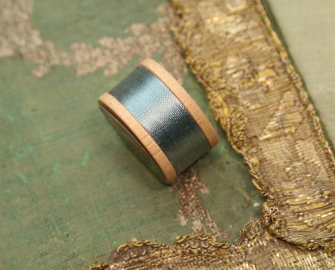 1 Vintage Pure Silk Buttonhole Twist Thread Spool Medium Blue Shade 10 ...
